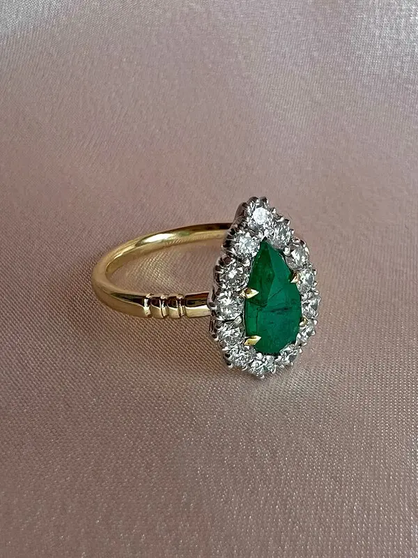 23CARAT Pear-cut Emerald And Diamond Ring