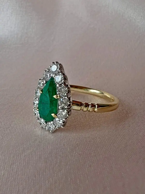 23CARAT Pear-cut Emerald And Diamond Ring