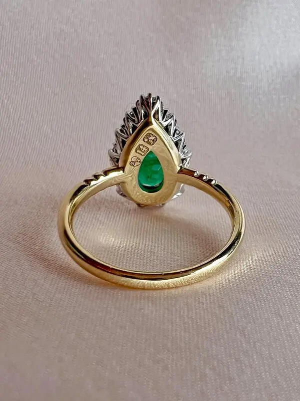 23CARAT Pear-cut Emerald And Diamond Ring