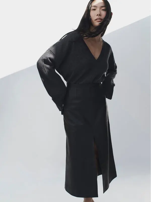 GWYN Boyfriend V-neck Sweater
