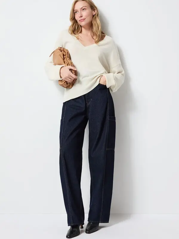 GWYN Boyfriend V-neck Sweater
