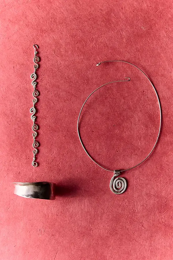 TAKARA Spiral Collar Necklace - Silver