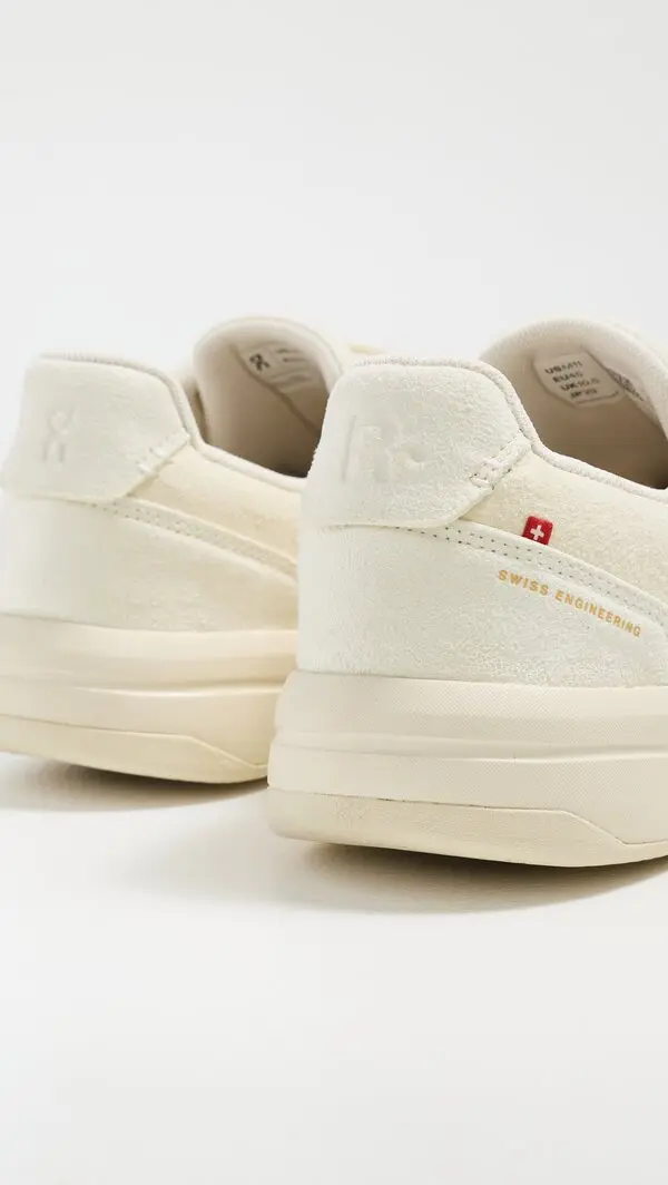 On The Roger Clubhouse Ace Sneakers - Ivory/dew