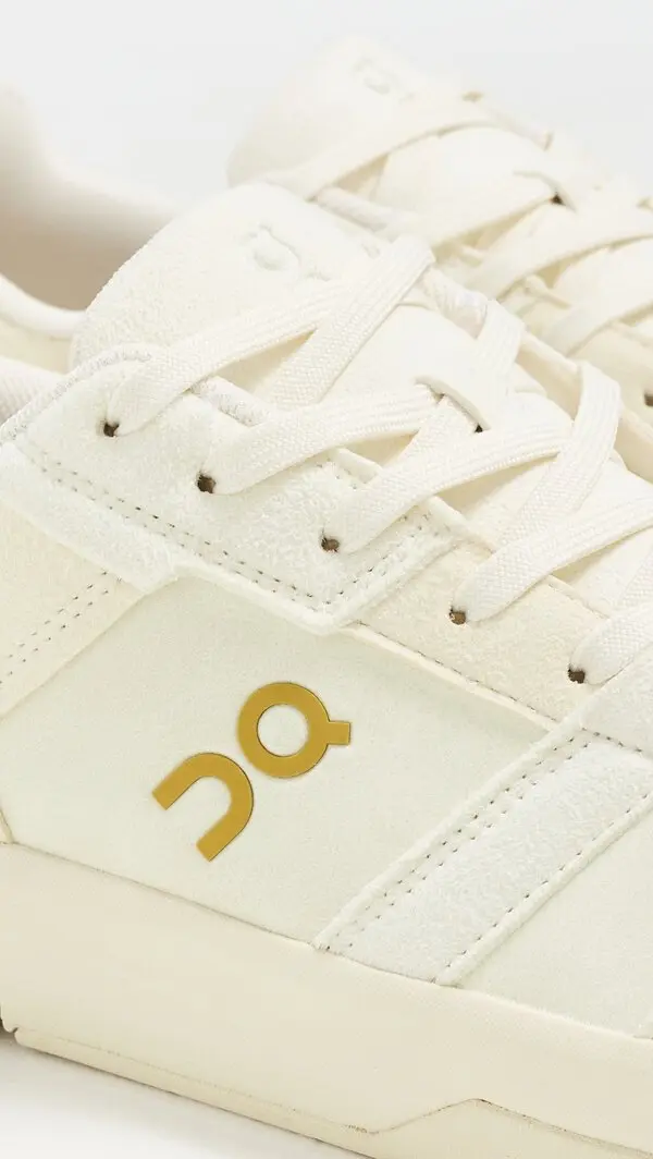On The Roger Clubhouse Ace Sneakers - Ivory/dew