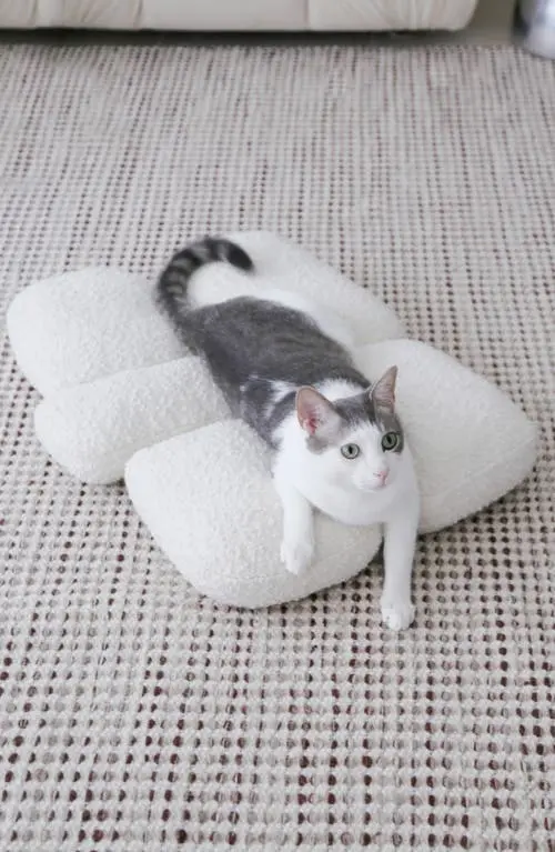 CATENARY Bouclé Pebble Cat Bed