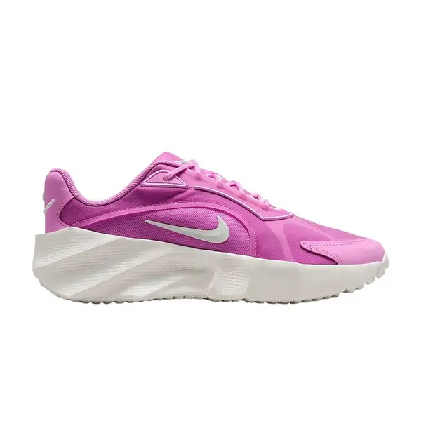 Nike Aura Edge Sneakers