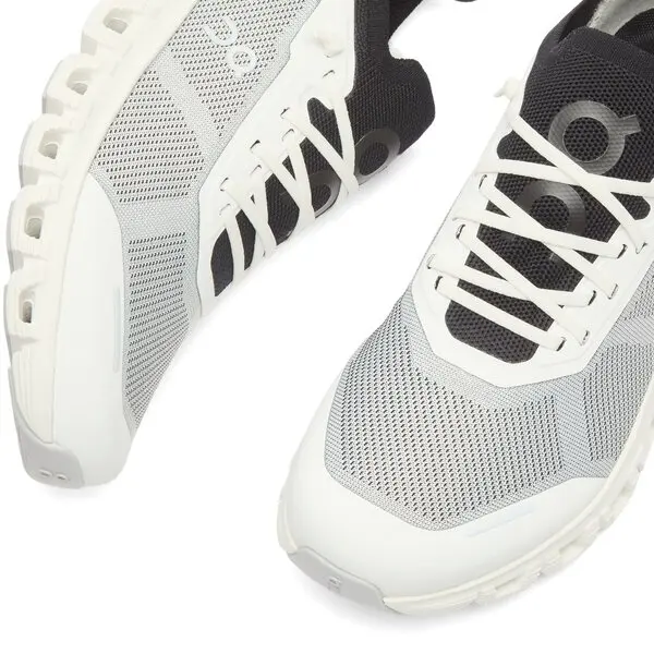 On 6 Versa Sneaker - White/black