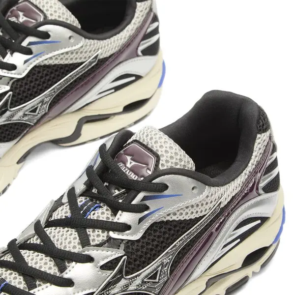 Mizuno Wave Rider 10 Sneaker
