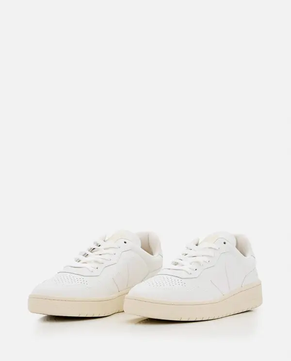 VEJA V-90 Sneakers