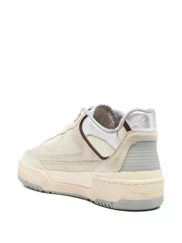 GOLDEN GOOSE Star-embellishment Sneakers - Neutrals