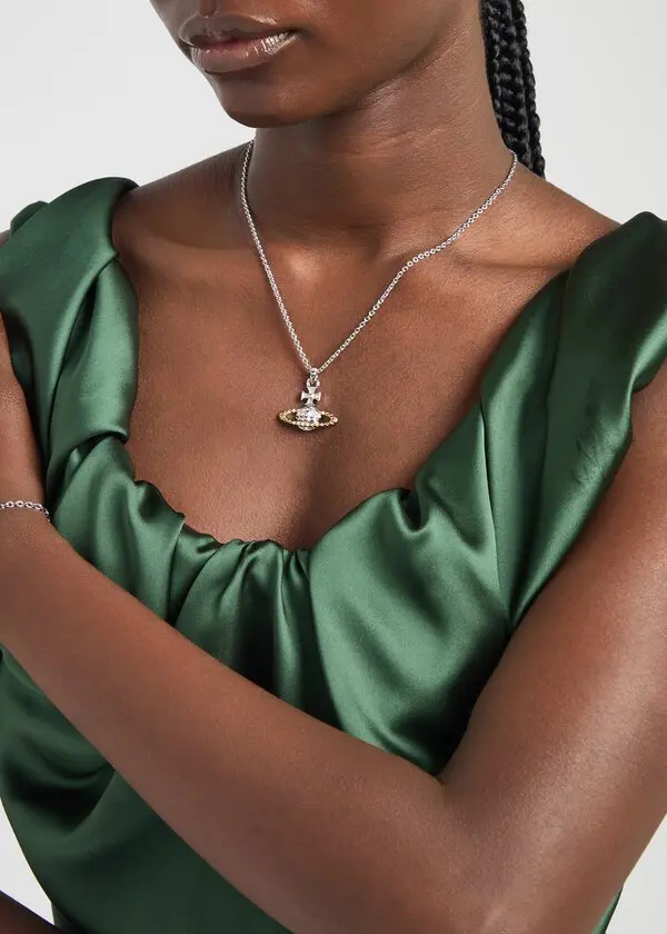 Vivienne Westwood Mayfair Bas Relief Pendant Necklace - Silver