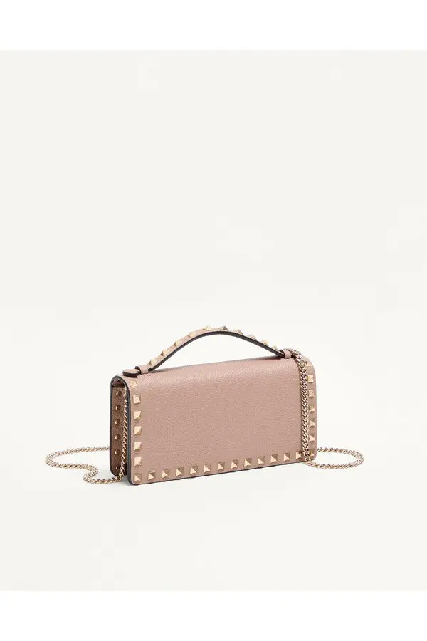 Valentino Garavani Rockstud Wallet With Chain In Grainy Calfskin - Natural