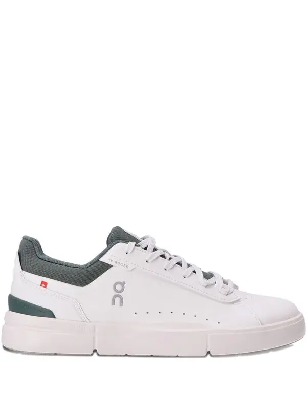 On The Roger Advantage Sneakers - White