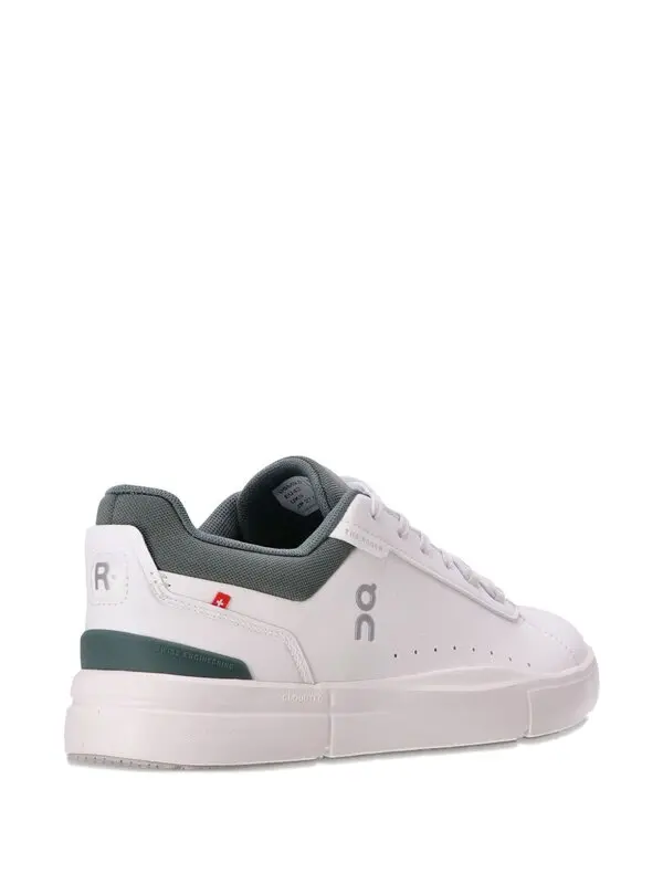 On The Roger Advantage Sneakers - White