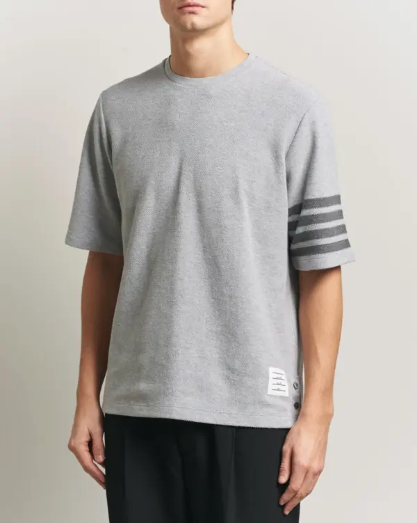 Thom Browne Textured Pique Short Sleeve T-shirt With Four Bar Detail - Pale Grey