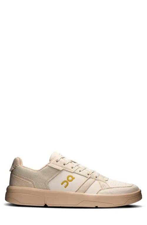 On The Roger Clubhouse Ace Sneaker - Sand/sand