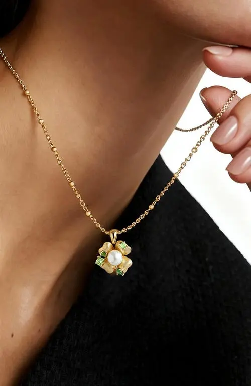 RETRO CHIC Garden Blossom Pendant Necklace