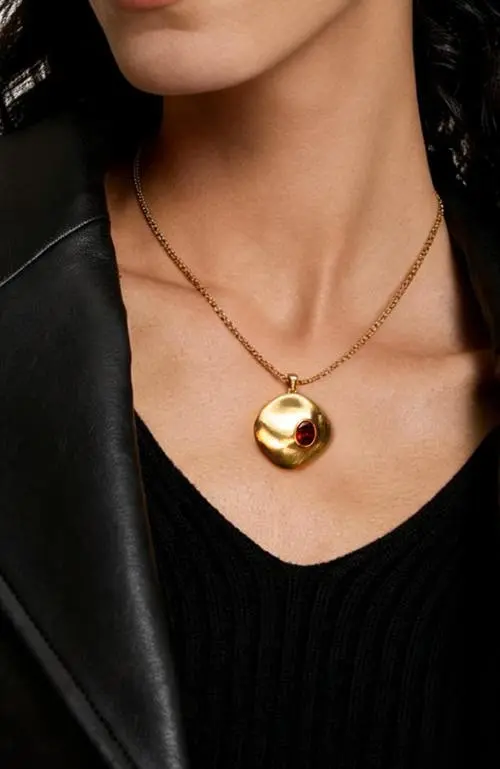 RETRO CHIC Pendant Necklace