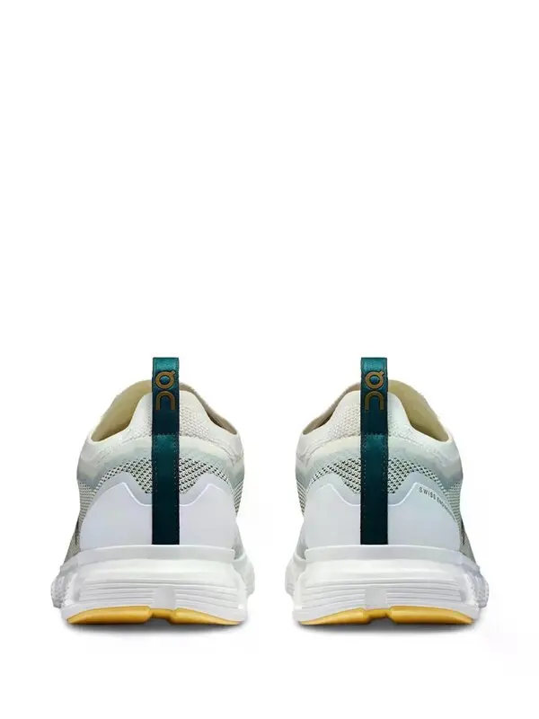 On Cloud 6 Versa Cloudrunner 3 Sneakers