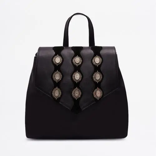 CLARA BARCELO A Story Bag
