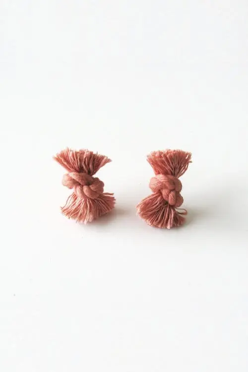 PRETTI.COOL Knot Earrings - Coral