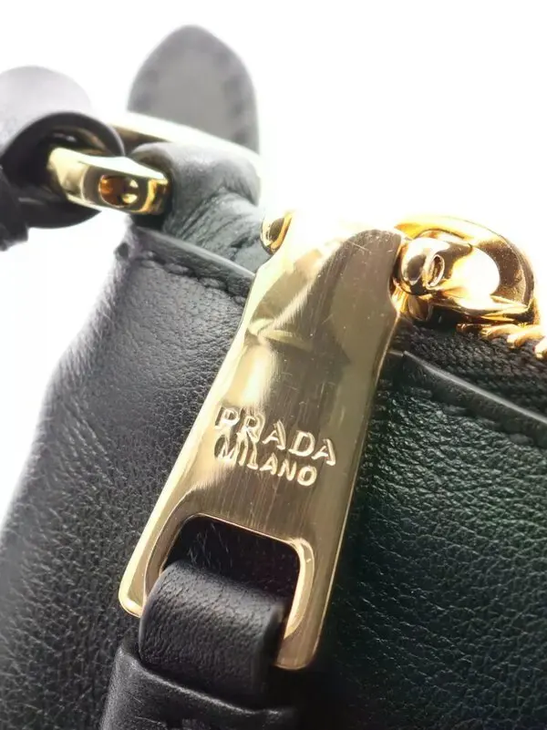 Prada 2010s Logo Plate Shoulder Bag - Black
