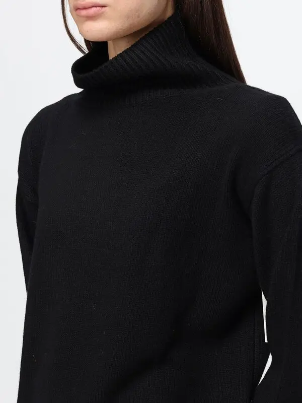 Soft Goat Sweatshirt - Black