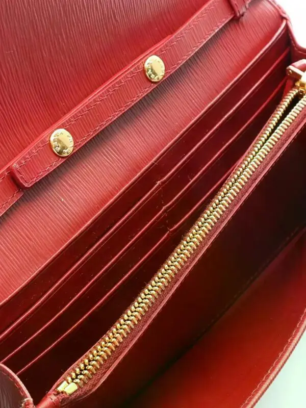 Prada 2013-2026 Vitello Move Wallet On Chain Crossbody Bag