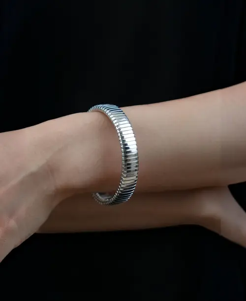 RETRO CHIC Wide Gladiatorl Minimalist Bracelet