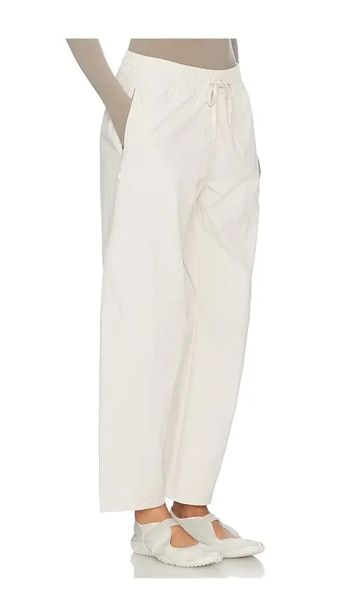 Beyond Yoga Peak Barrel Leg Pant In Beige