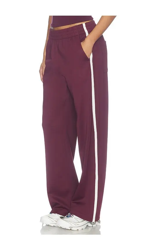 Beyond Yoga That Tracks Pant In Burgundy