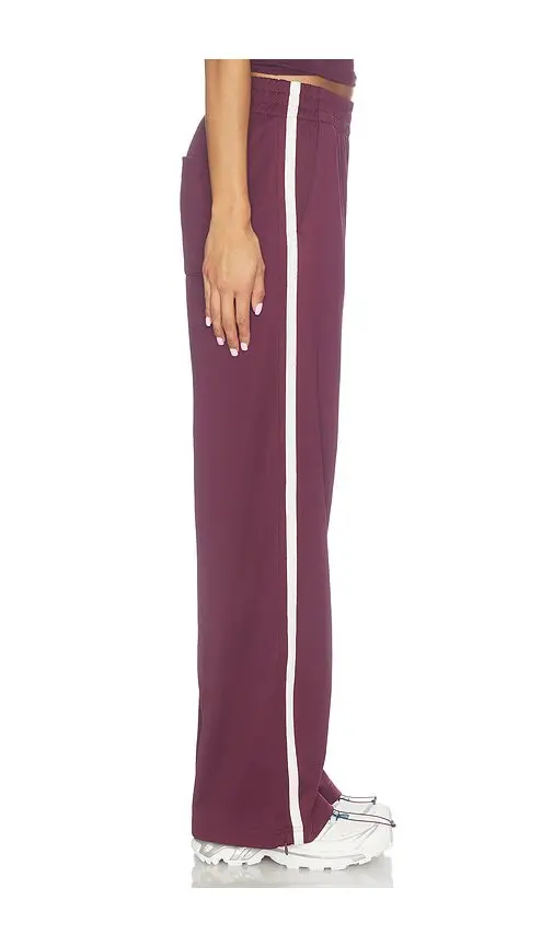 Beyond Yoga That Tracks Pant In Burgundy