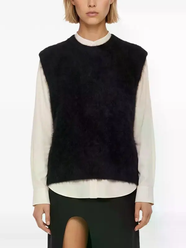 GOTHA Belen Sleeveless Sweater