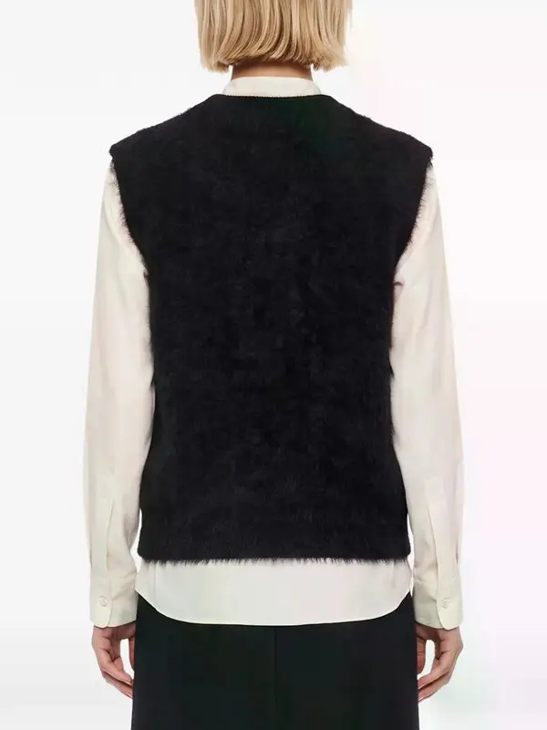 GOTHA Belen Sleeveless Sweater
