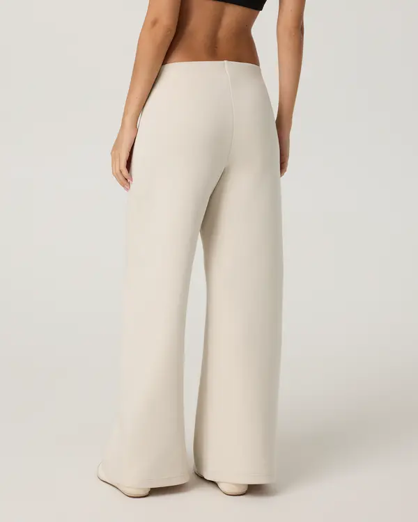 Vuori Galaxy High Rise Wideleg- Shorts