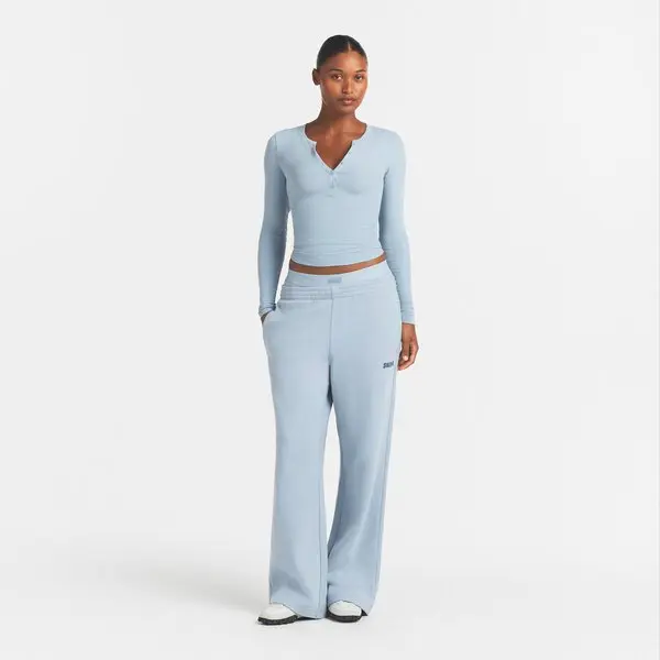 SKIMS Double Waistband Pants With Embossed Logo | Blue | | Cotton Fleece - Fog
