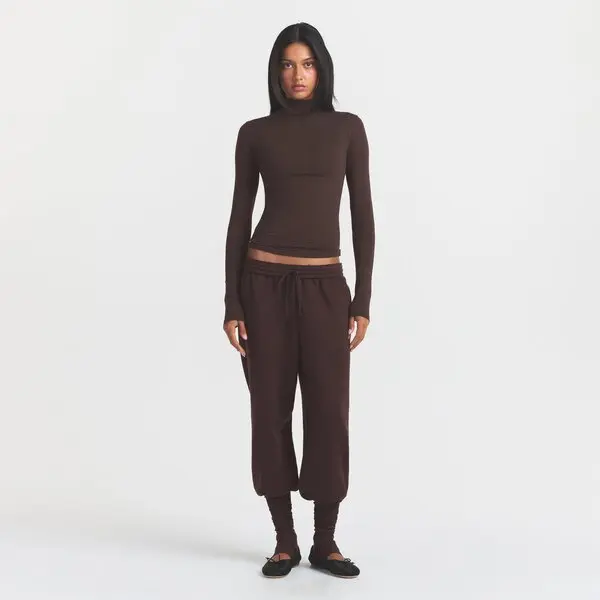 SKIMS Leg Warmer Sweatpant With Embossed Logo | | Cotton Fleece - Espresso