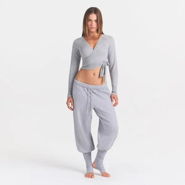SKIMS Leg Warmer Sweatpant With Embossed Logo | Grey | | Cotton Fleece - Heather Grey