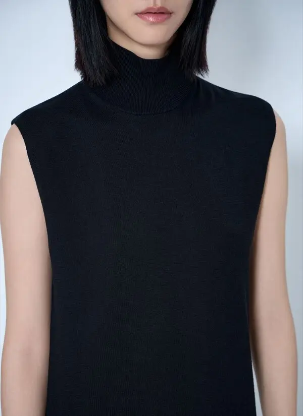 TOTEME Sleeveless Fine Turtleneck