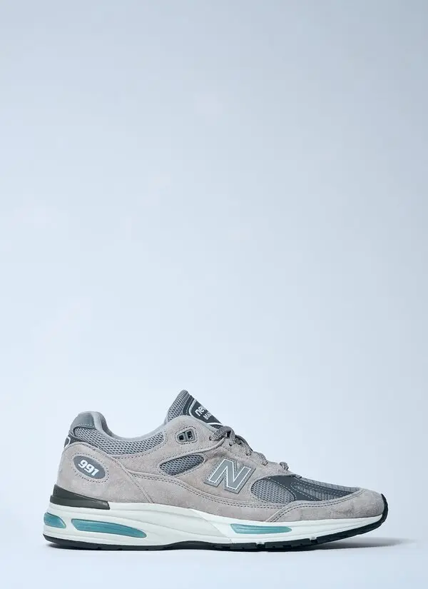 NEW BALANCE 991v2 Sneakers - Grey
