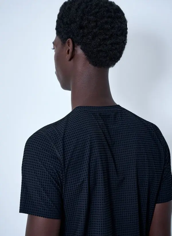 DISTRICT VISION Textured Crewneck T-shirt