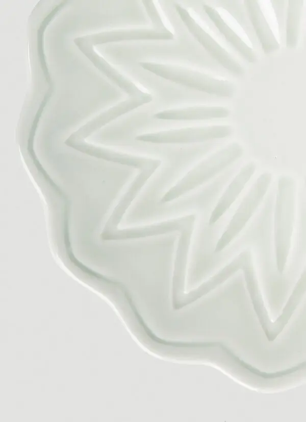 Paula Canovas Del Vas Flower Plate