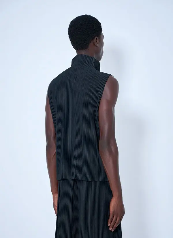 Issey Miyake Sleeveless Ribbed Gilet