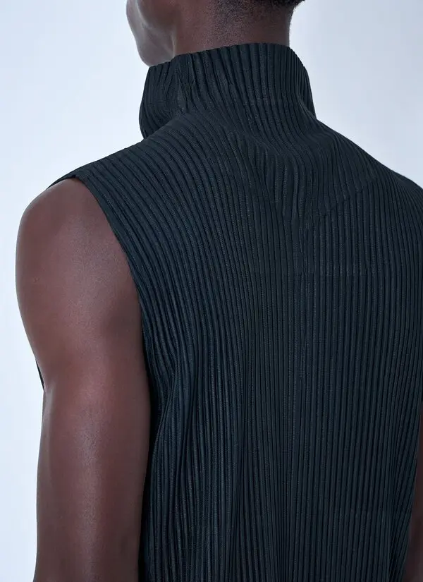 Issey Miyake Sleeveless Ribbed Gilet