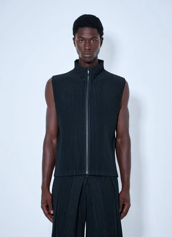 Issey Miyake Sleeveless Ribbed Gilet - Black