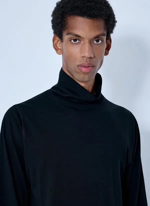 RIER Polar Jersey Turtleneck - Black