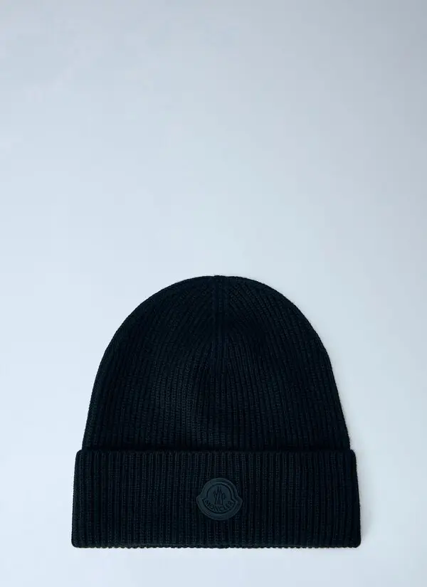 Moncler Ribbed Beanie With Logo Patch - Black