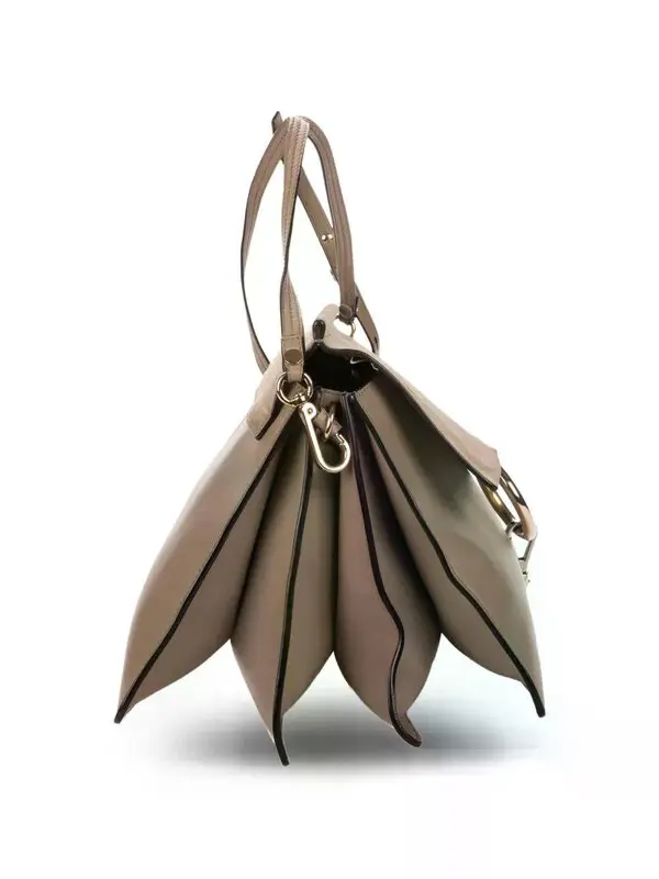Chloé Medium Faye Shoulder Bag - Grey