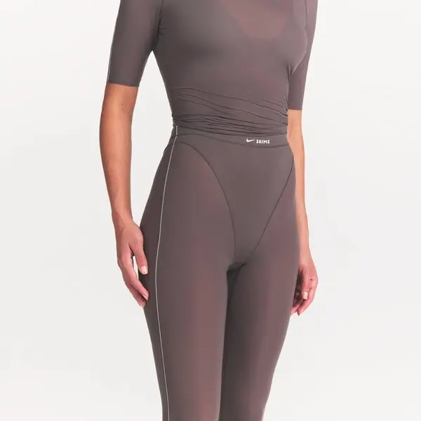 SKIMS V Panel 28" Legging | Grey | | Nike Weightless Layers