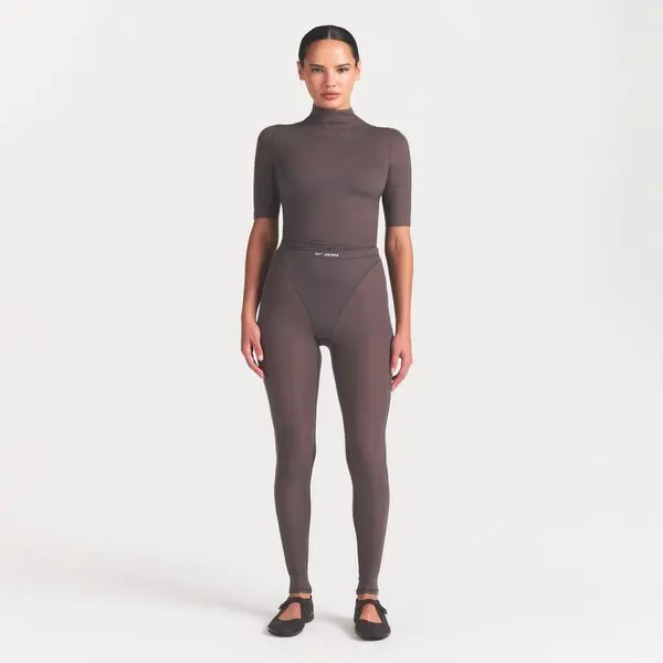 SKIMS V Panel 28" Legging | Grey | | Nike Weightless Layers
